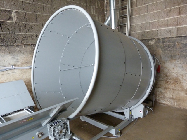 Baleopener and Strawshredder for round bales